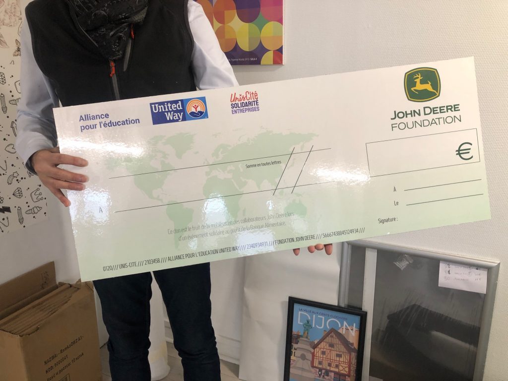 Chèque géant personnalisé en carton (faux chèque) - LEONARD DIJON