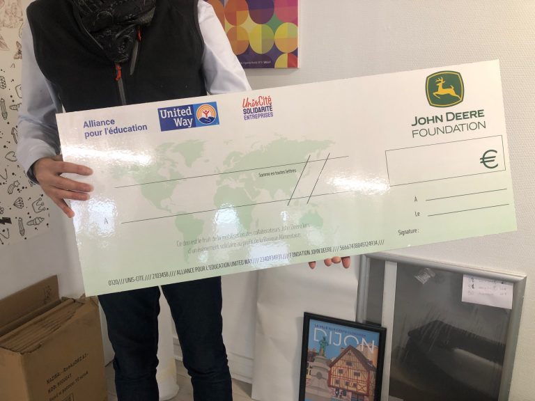 Chèque géant personnalisé en carton (faux chèque) - LEONARD DIJON