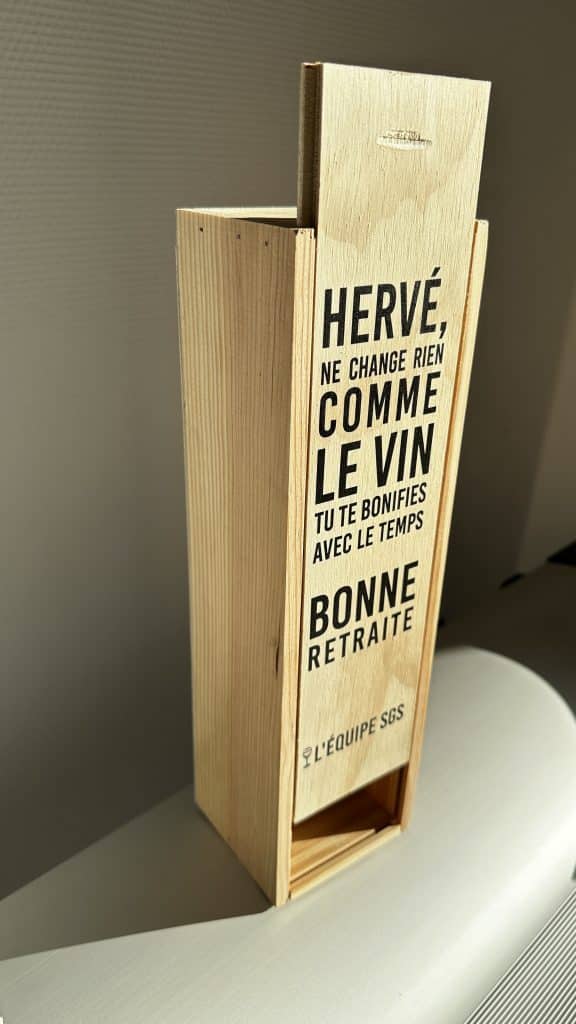 Caisse à vin en bois personnalisée - LEONARD DIJON